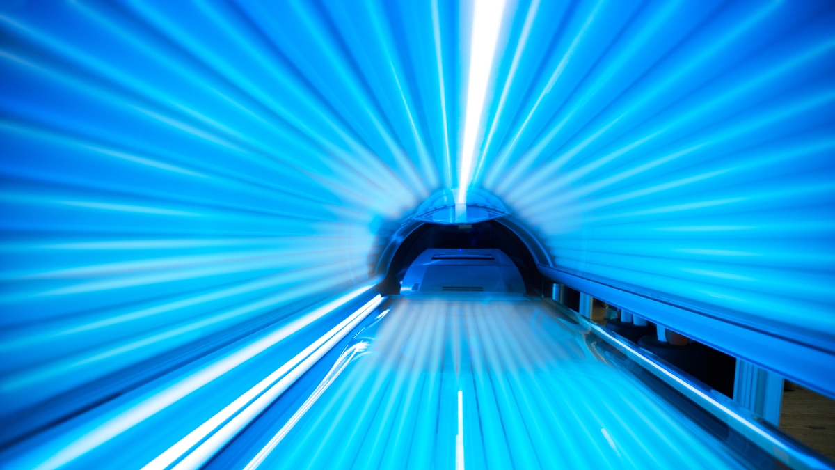 Les lampes de bronzage triplent le risque de mélanome et endommagent l ...